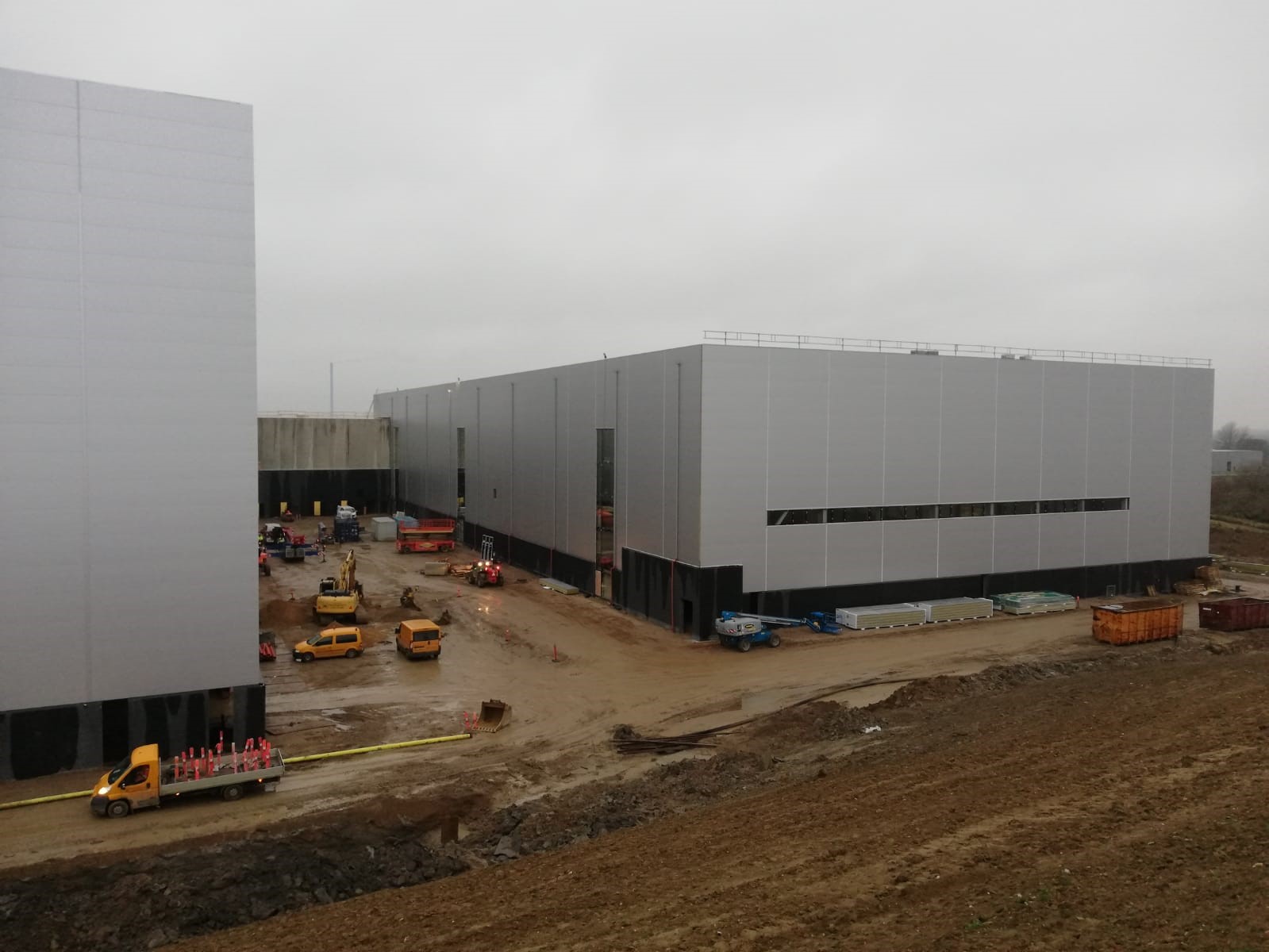 Reitan distribution warehouse building - TENAX PANEL